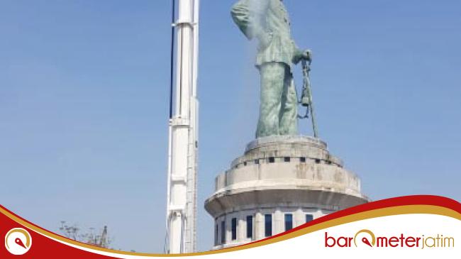 Setelah 25 Tahun Berdiri, Patung Monjaya Dibersihkan